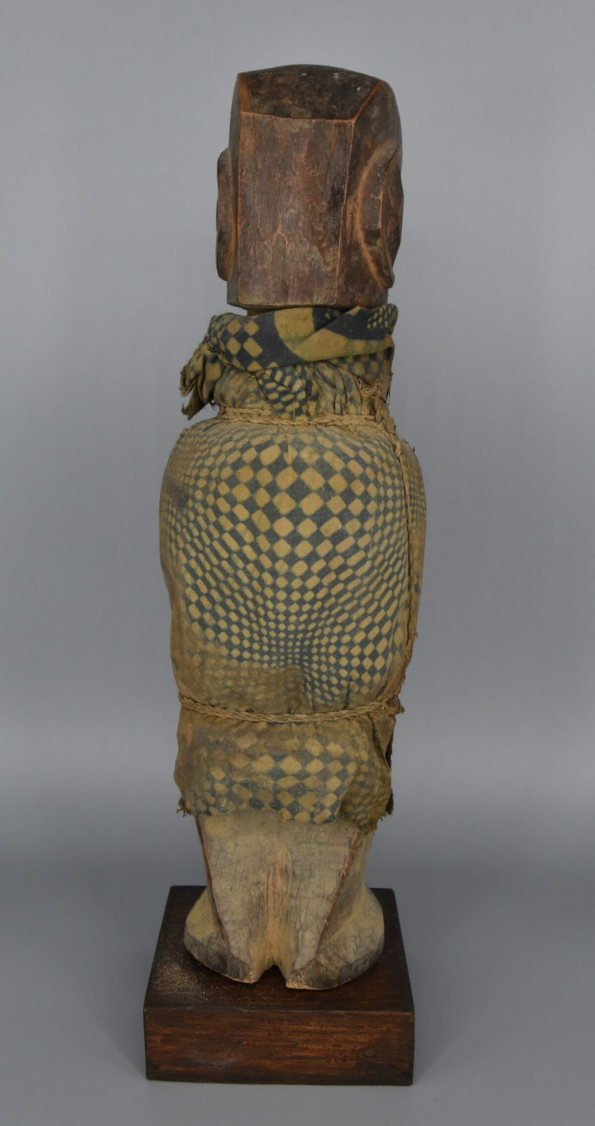 Statue africaine Fetiche Teke charge et visage anguleux - Art tribal ...